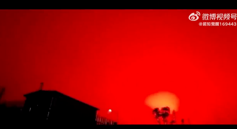 Cielo rojo causa pánico en China