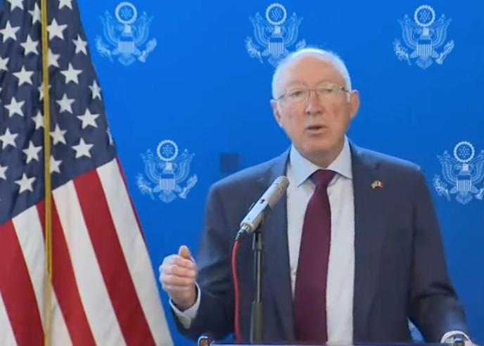 Los carteles se tienen que desmantelar: Ken Salazar