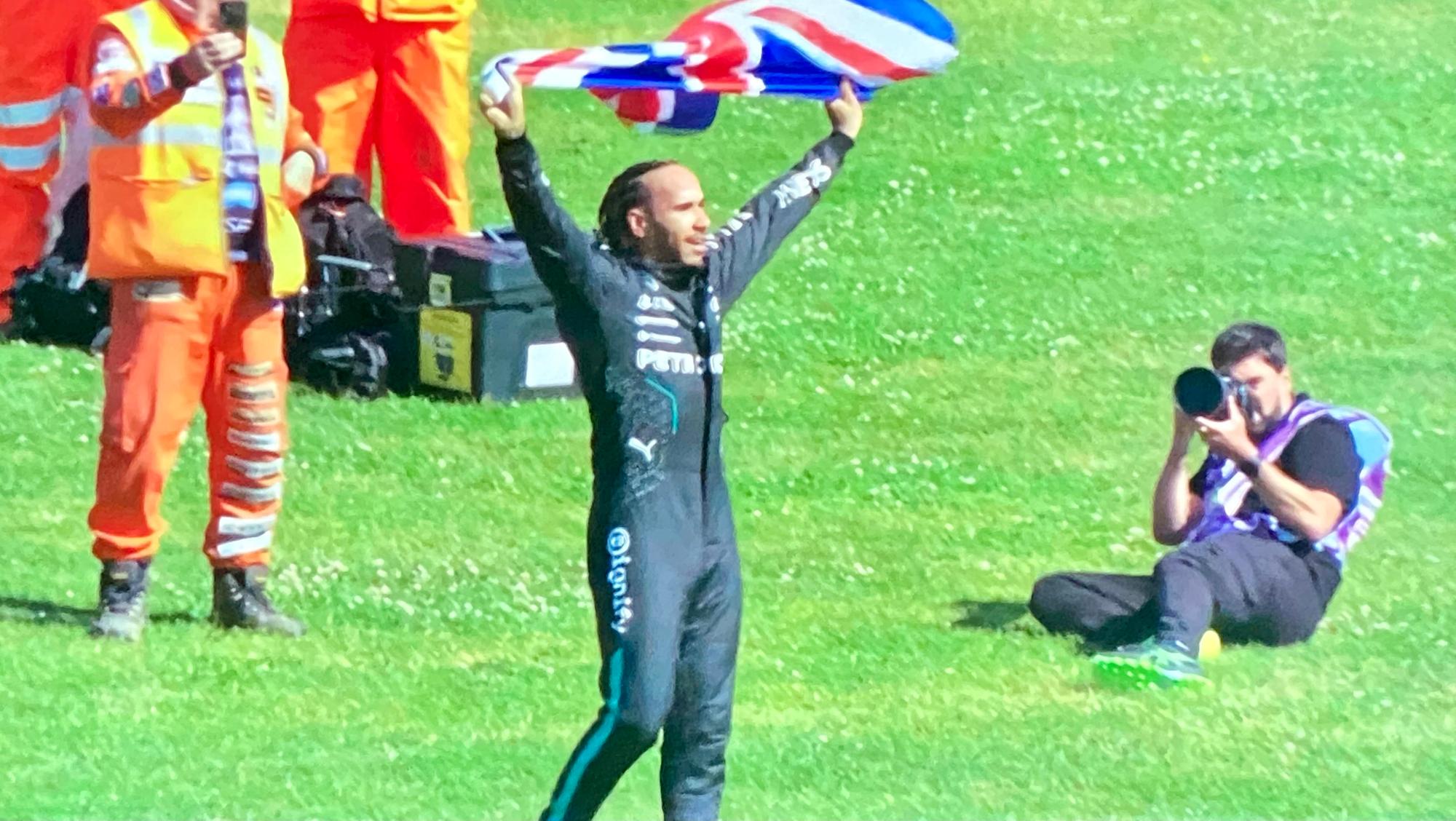 Sir Lewis Hamilton gana épica carrera que hace época. Gran Premio F1 ...